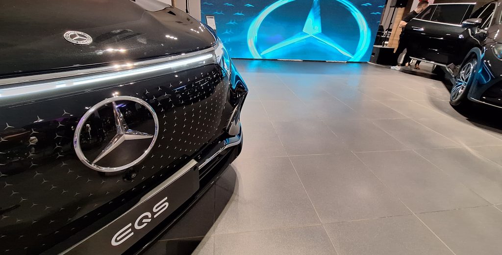 Mercedes-Benz lança os elétricos EQE 300 e EQS 450+
